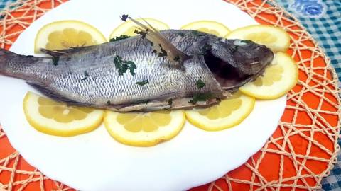 SARAGO AL FORNO, Ricetta Di Pesce Semplice E Veloce | cucinare.it