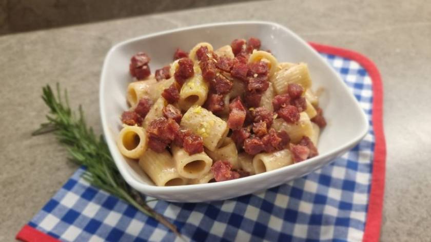 RICETTA PASTA CON CREMA DI FAGIOLI E COTECHINO | cucinare.it