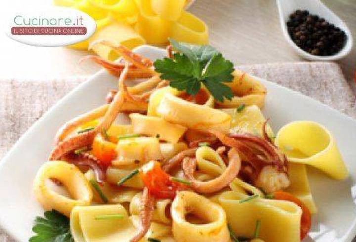 Ricetta Paccheri al Coccio, un Primo di Pesce gustoso | cucinare.it