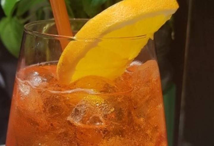 APEROL SPRITZ RICETTA Con 2 Ingredienti | cucinare.it