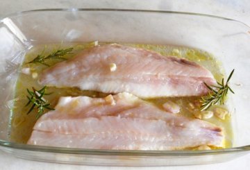 Ricetta filetti di scorfano al rosmarino | cucinare.it