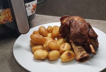 COME CUCINARE LO STINCO DI MAIALE CON LA FRIGGITRICE AD ARIA | cucinare.it