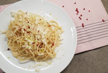 Ricetta Spaghetti Al Lime E Pepe Rosa | cucinare.it