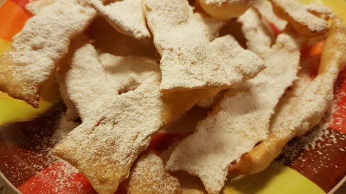 Chiacchiere fatte in casa | cucinare.it