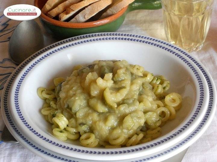 Minestra asciutta con pasta al pesto | cucinare.it
